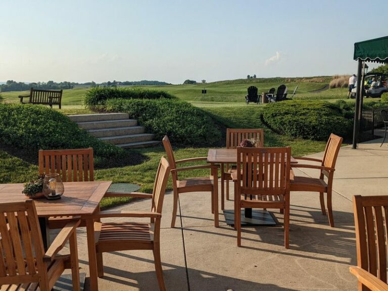 Dining at Wyncote Golf Club